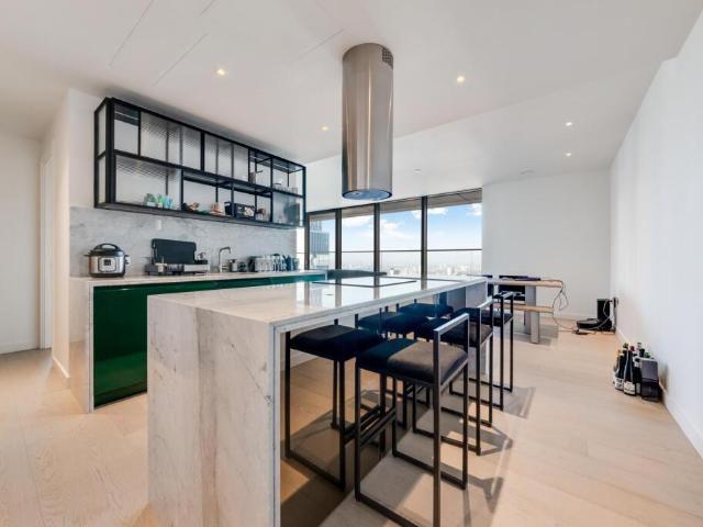 2 bedroom flat for sale in Bagshaw Building, Wardian, Canary Wharf, London, E14