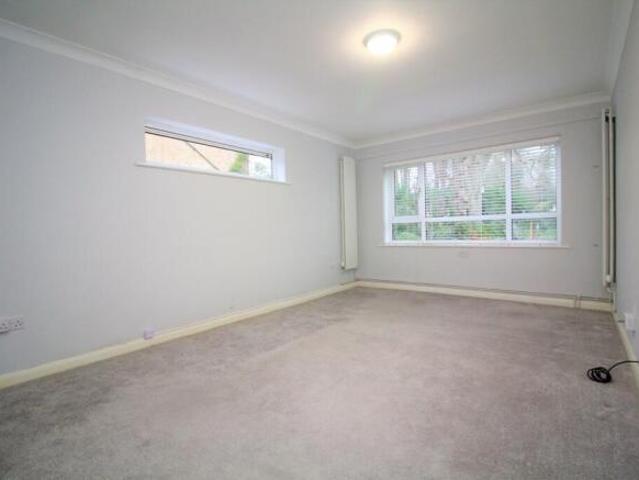 2 bedroom flat for sale in Bairds Hill, Broadstairs, Kent, CT10