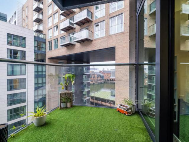 2 bedroom flat for sale in Baltimore Wharf, London, E14