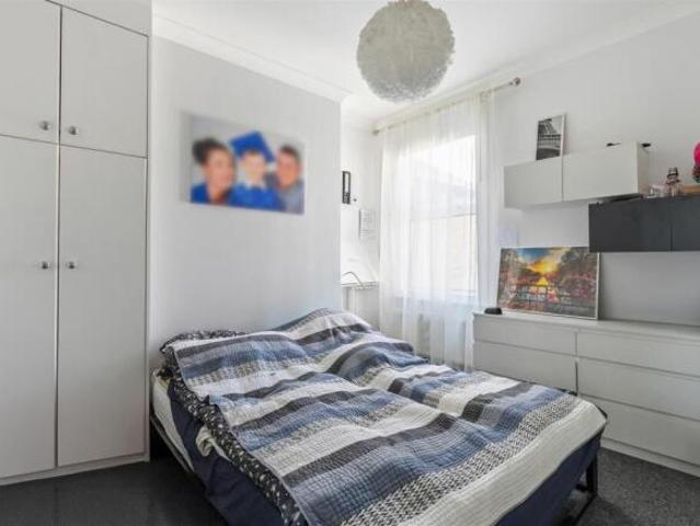 2 bedroom flat for sale in Balfour Road, London, SE25