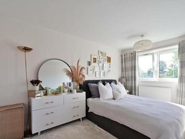 2 Bedroom Flat For Sale In Barnes, London