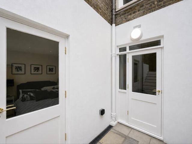 2 bedroom flat for sale in Basement, 271 Ladbroke Grove, W10