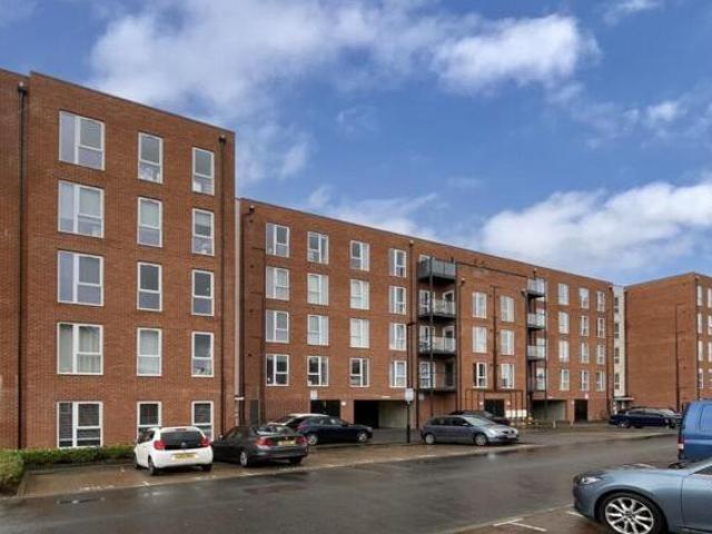 2 Bedroom Flat For Sale In Basingstoke, Hampshire