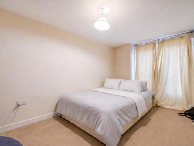 2 bedroom flat for sale in Basingstoke, Hampshire, RG21