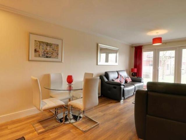 2 bedroom flat for sale in Basingstoke, Hampshire, RG21