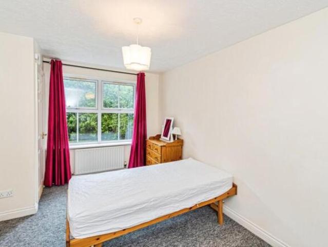 2 bedroom flat for sale in Bassett Crescent East, Southampton, Hampshire, SO16
