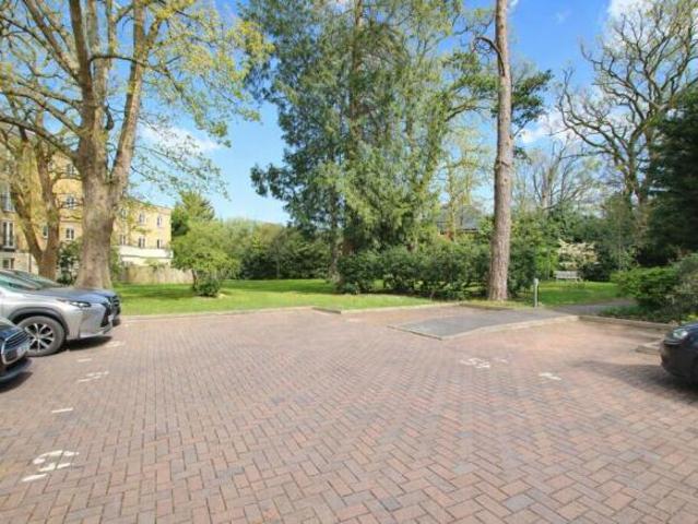 2 bedroom flat for sale in Bassett, Southampton, SO16