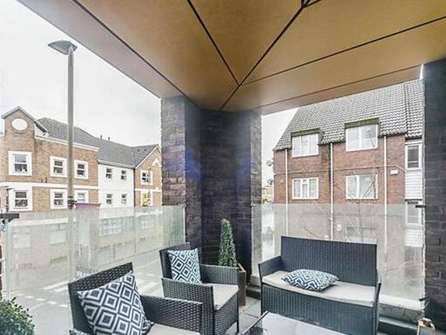 2 Bedroom Flat For Sale In Battersea Clapham Junction