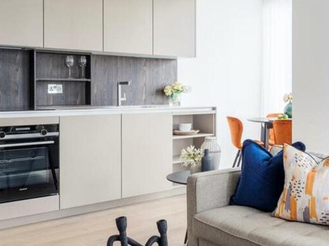 2 Bedroom Flat For Sale In Battersea, London