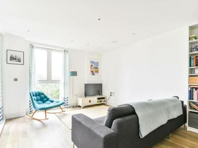 2 Bedroom Flat For Sale In Battersea, London