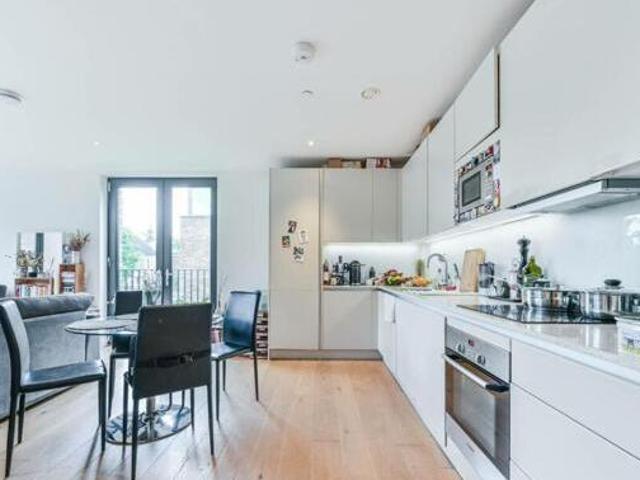 2 Bedroom Flat For Sale In Battersea, London