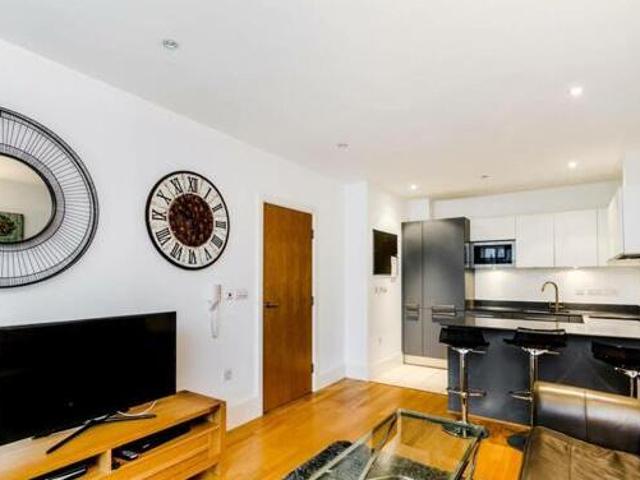 2 Bedroom Flat For Sale In Battersea, London