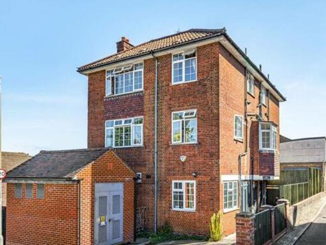 2 Bedroom Flat For Sale In Battersea, London