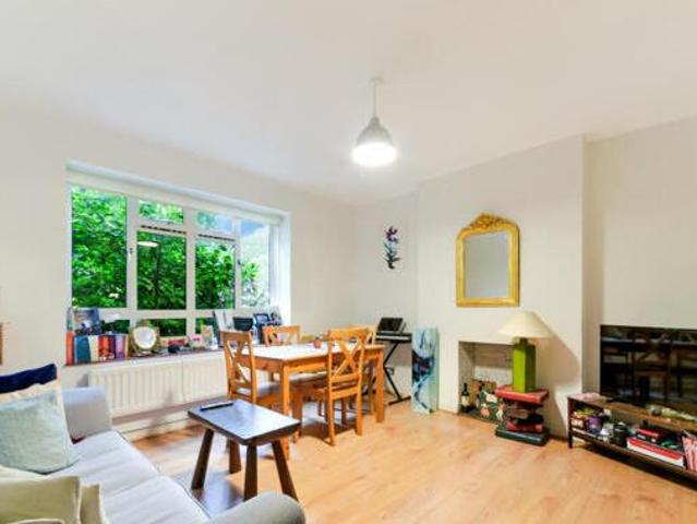 2 Bedroom Flat For Sale In Battersea Park Road, London