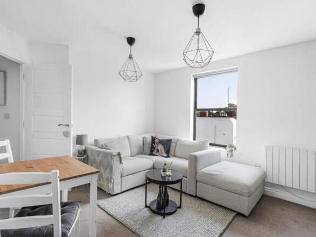 2 bedroom flat for sale in Bath Road, Cheltenham, GL53 7HW, GL53