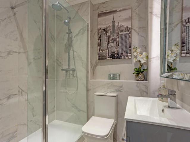 2 bedroom flat for sale in Bath Road, Bristol, BS4