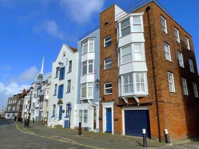 2 bedroom flat for sale in Bath Square, Old Portsmouth PO1 2JL, PO1
