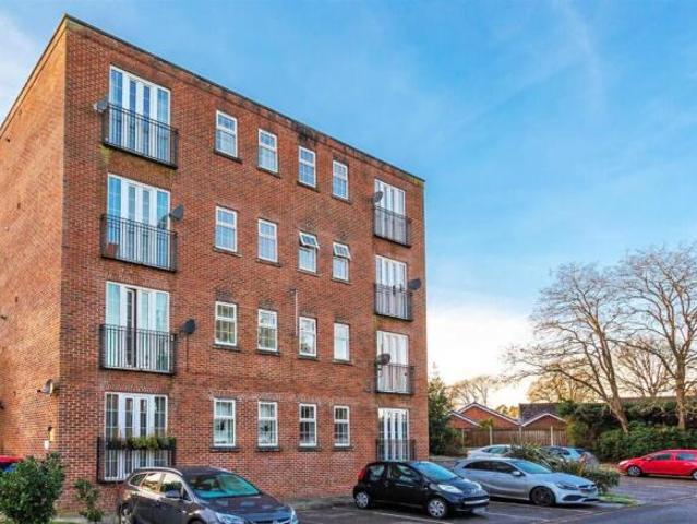 2 bedroom flat for sale in Bawtry Road, Doncaster, DN4