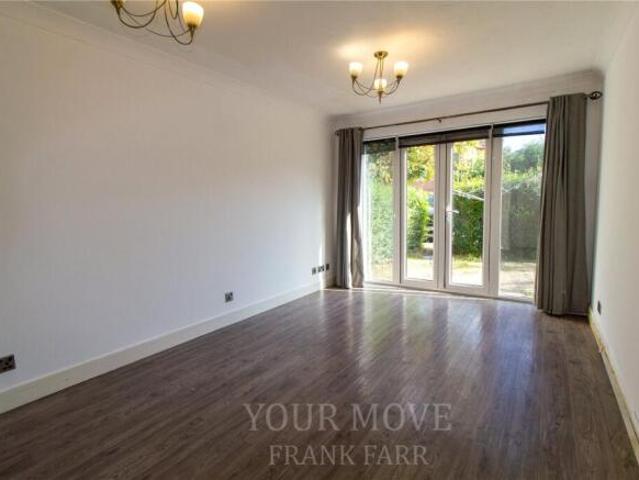 2 bedroom flat for sale in Baxter Close, Slough, Berkshire, SL1