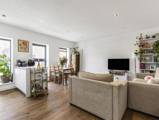 2 bedroom flat for sale in Bemish Road, Putney, SW15