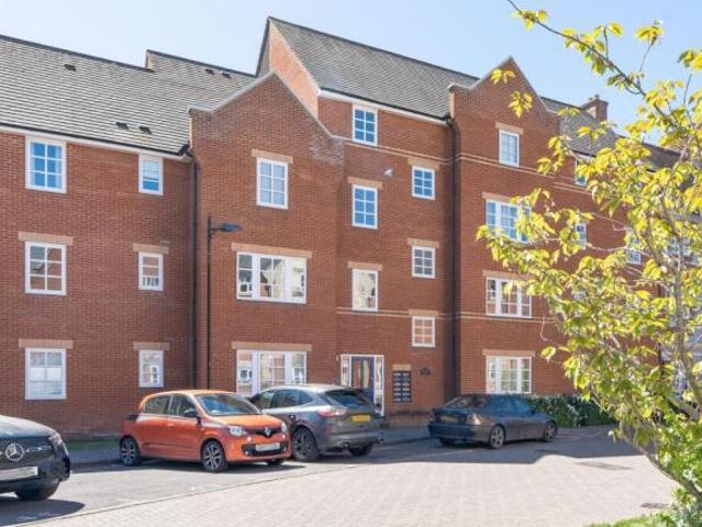 2 bedroom flat for sale in Bennett Crescent, Cowley, OX4