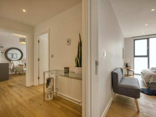 2 bedroom flat for sale in Beach Drive, Ramsgate, Kent, CT11