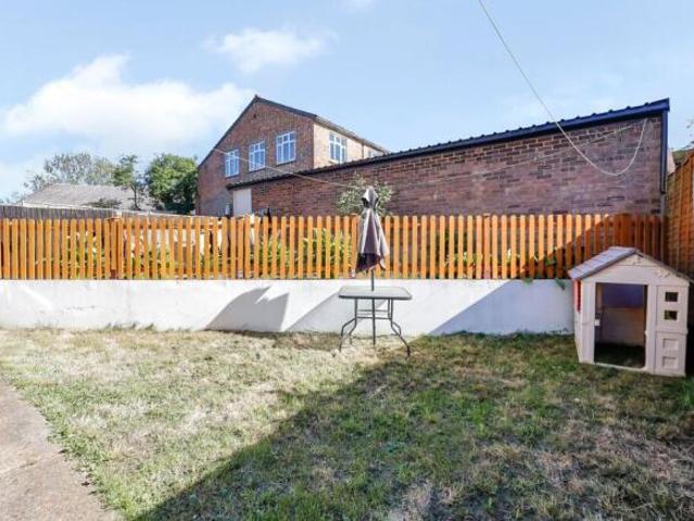 2 bedroom flat for sale in Bedford Close, London, N10