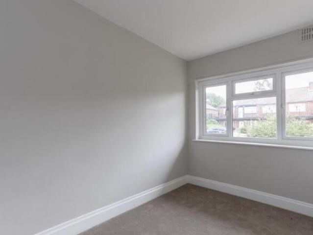2 bedroom flat for sale in Beech Avenue, York, North Yorkshire, YO24