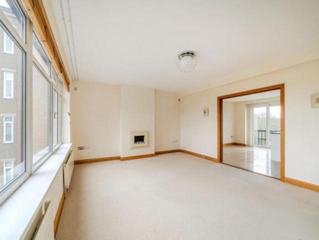 2 bedroom flat for sale in Beech Grove, Harrogate, North Yorkshire, HG2