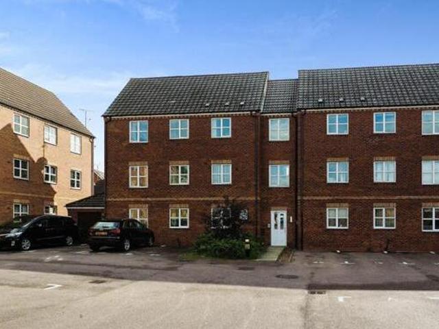 2 Bedroom Flat For Sale In Beeston, Nottingham