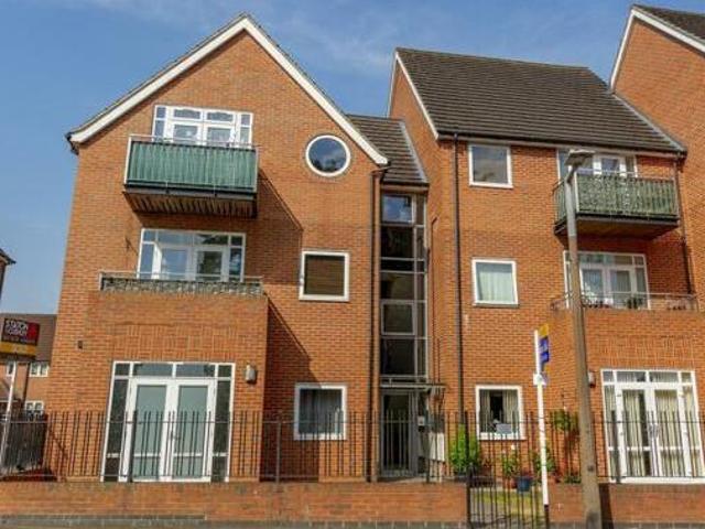 2 Bedroom Flat For Sale In Beeston