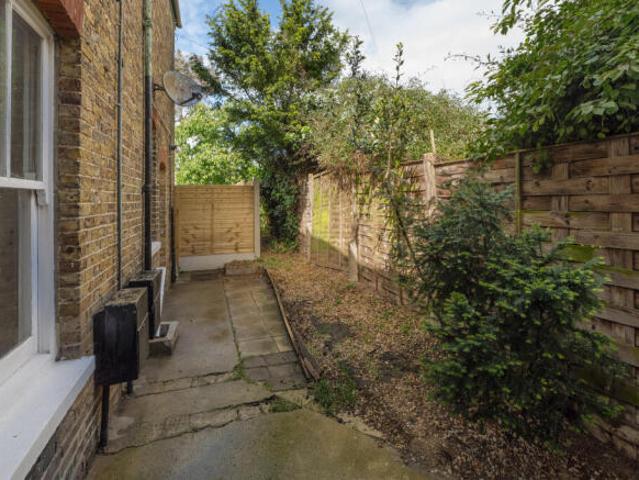 2 bedroom flat for sale in Beltinge Road, Herne Bay, Kent, CT6