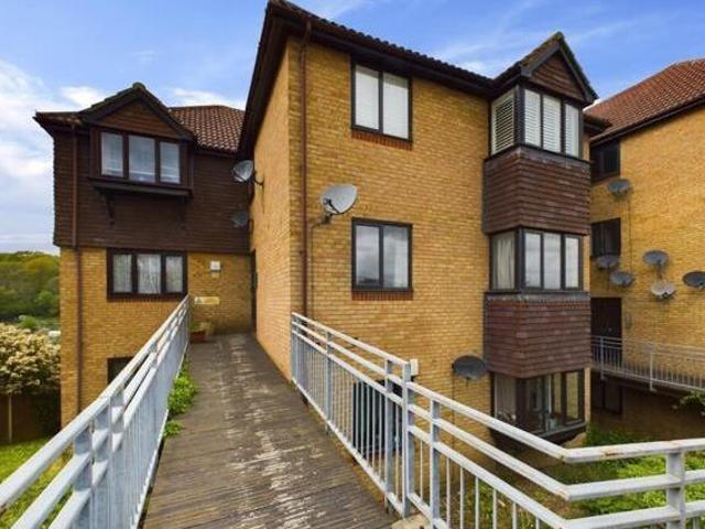 2 Bedroom Flat For Sale In Belvedere, Kent