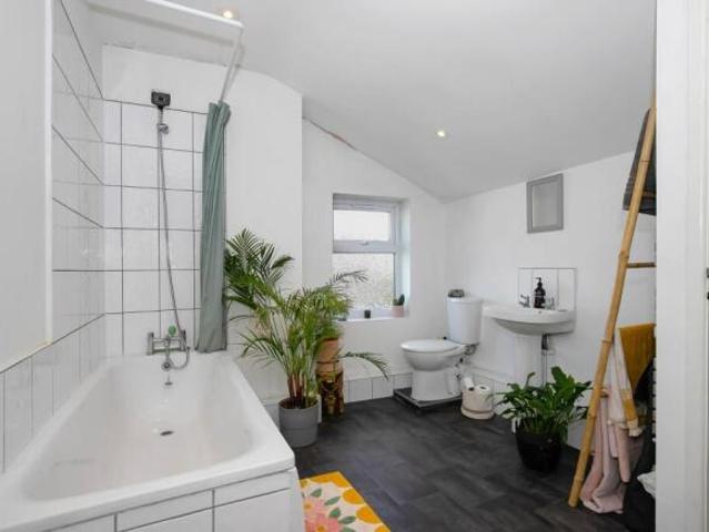 2 bedroom flat for sale in Bell Hill Road, Bristol, BS5