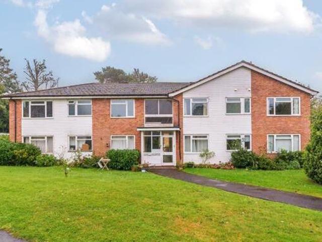 2 Bedroom Flat For Sale In Berkshire