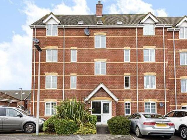 2 Bedroom Flat For Sale In Berkshire