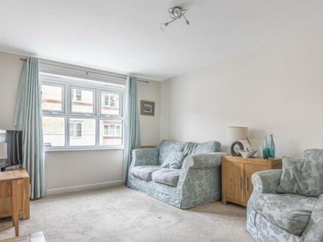 2 Bedroom Flat For Sale In Berkshire