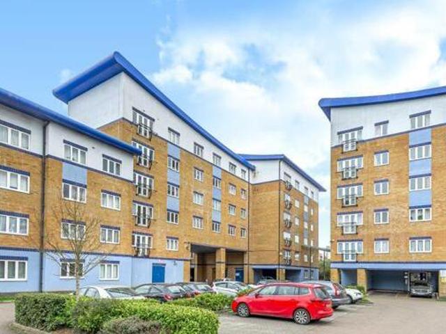 2 Bedroom Flat For Sale In Berkshire
