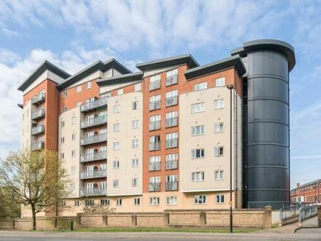 2 Bedroom Flat For Sale In Berkshire