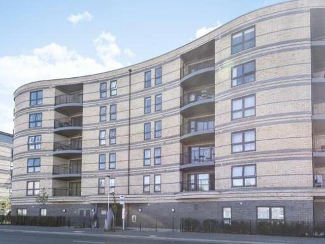 2 Bedroom Flat For Sale In Berkshire
