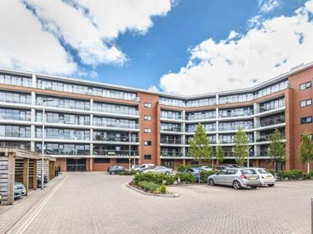 2 Bedroom Flat For Sale In Berkshire