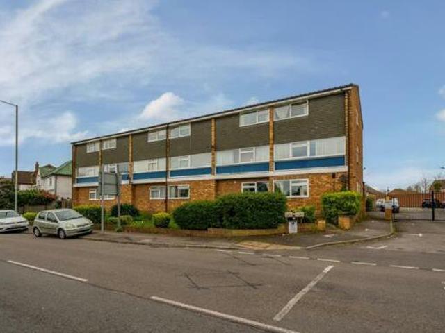 2 Bedroom Flat For Sale In Berkshire