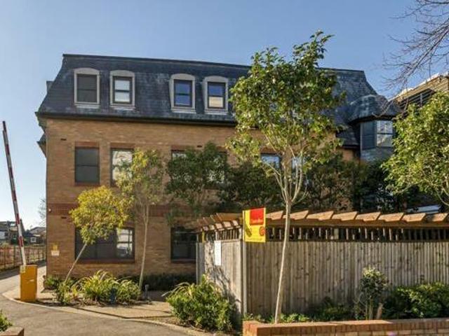 2 Bedroom Flat For Sale In Berkshire