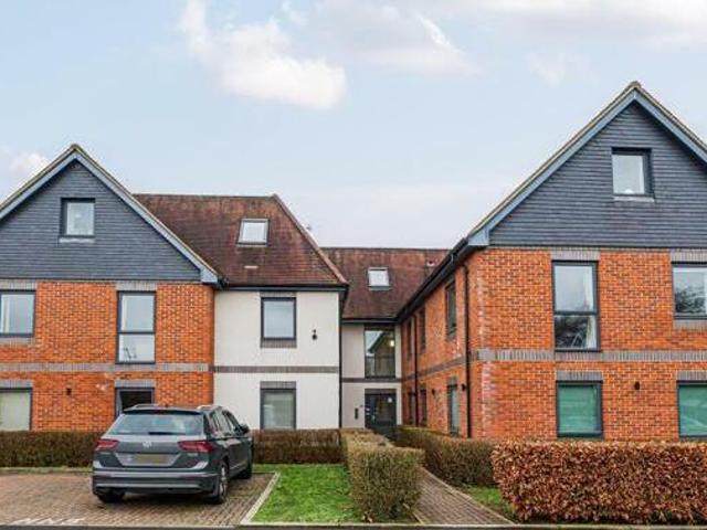 2 Bedroom Flat For Sale In Berkshire