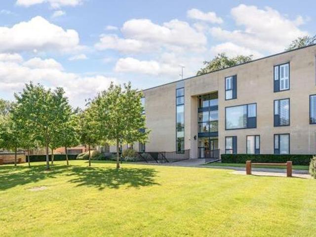 2 Bedroom Flat For Sale In Berkshire