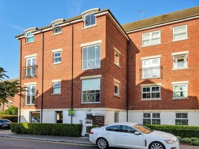 2 Bedroom Flat For Sale In Berkshire