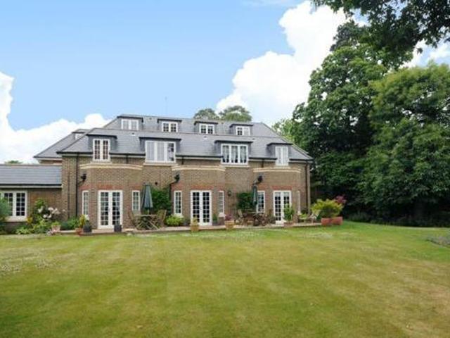 2 Bedroom Flat For Sale In Berkshire
