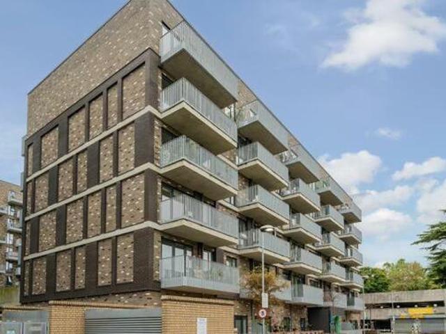 2 Bedroom Flat For Sale In Berkshire