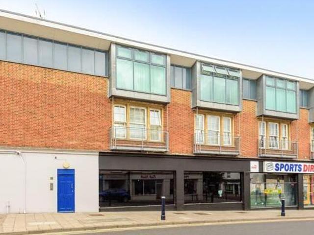 2 Bedroom Flat For Sale In Berkshire