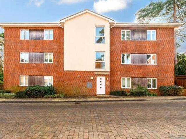 2 Bedroom Flat For Sale In Berkshire